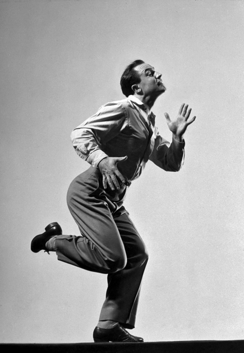 kinopoisk.ru-Gene-Kelly-558770.jpg (1000×1445) | Gene kelly dancing ...